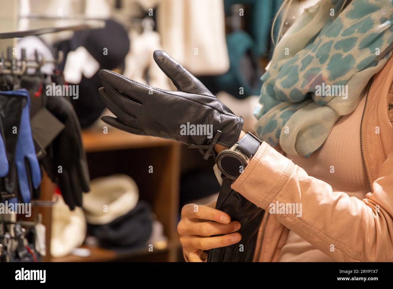 Elegant young woman enjoys shopping (Model released Stock Photo - Alamy