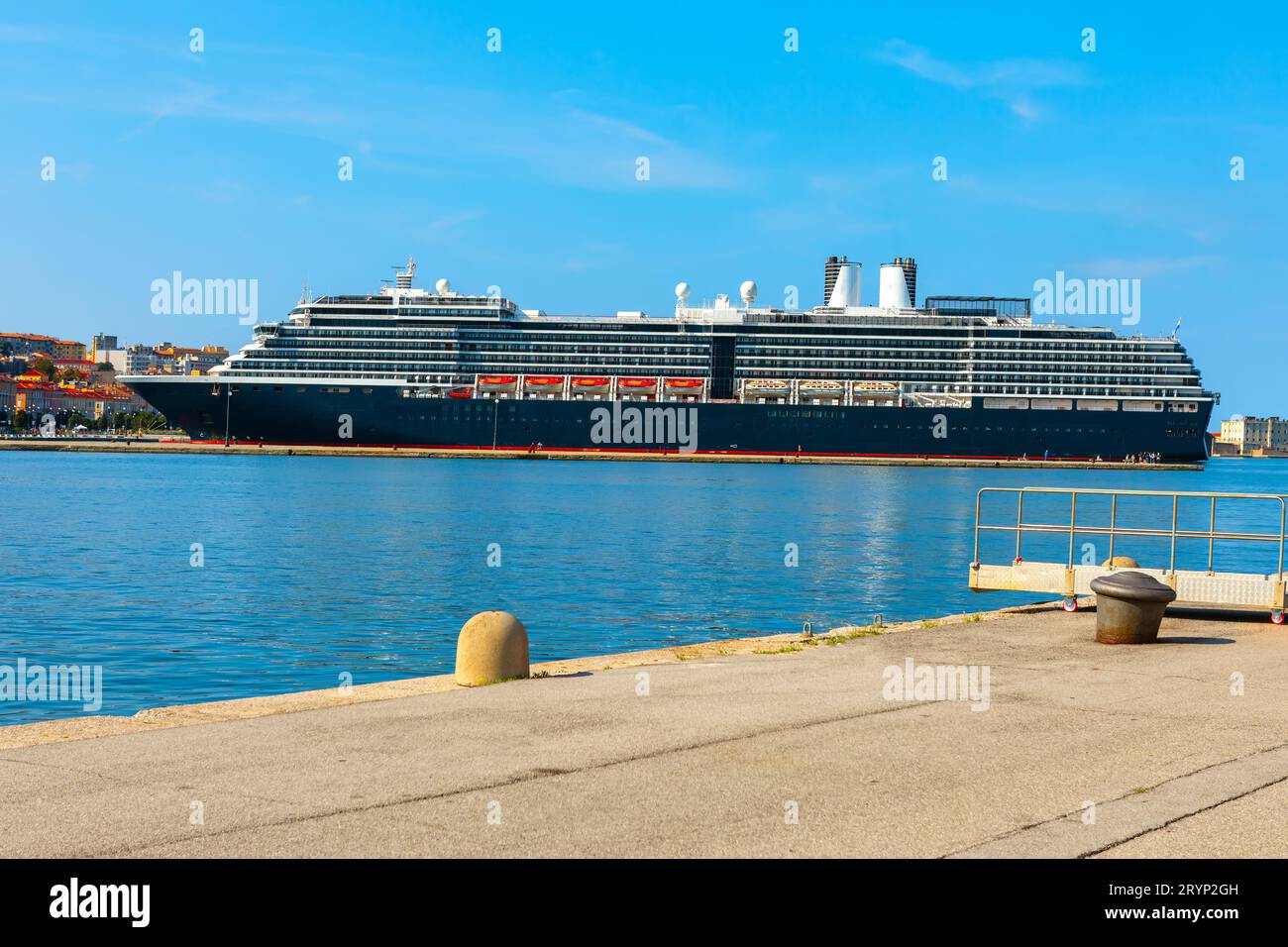 Homeport pier hi-res stock photography and images - Alamy