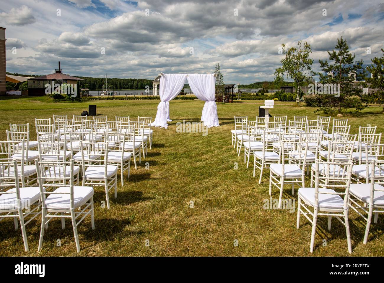 Marriage arch hi-res stock photography and images - Alamy