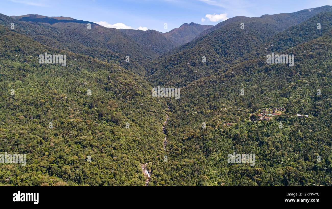 Aerial view to a valley in the Serra de mantiqueira (Mantiquiera ...