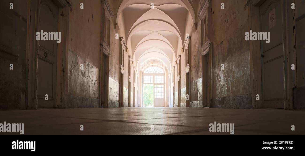 Old hallway hi-res stock photography and images - Alamy