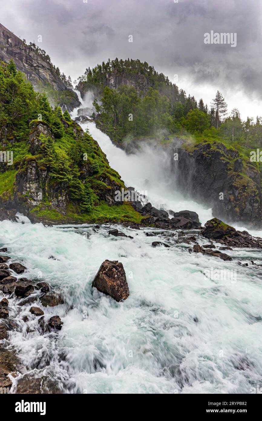 Cloud of water dust Stock Photo - Alamy