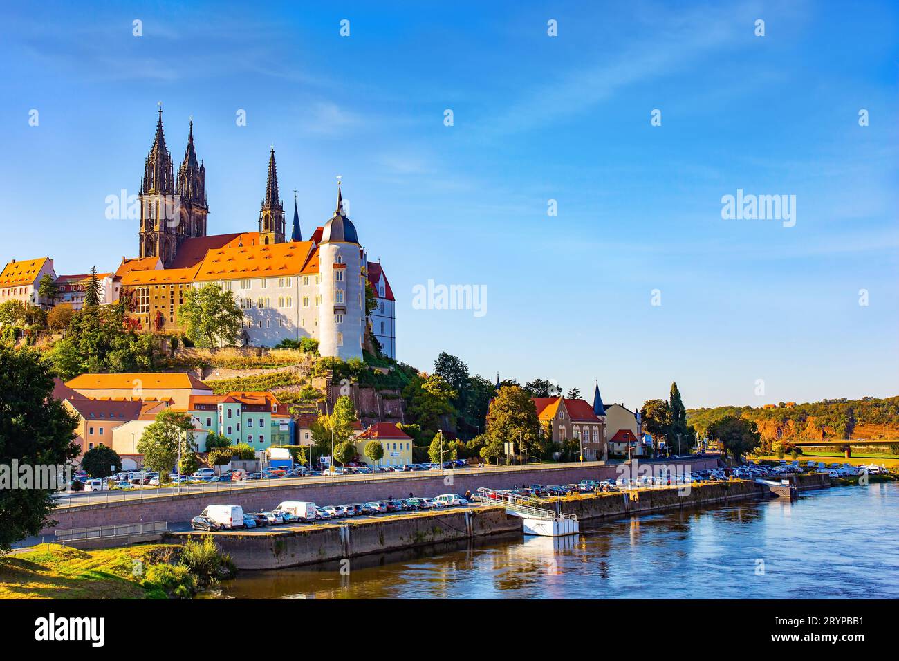 Medieval setting hi-res stock photography and images - Alamy