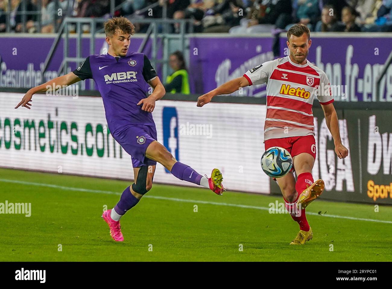Aue, Deutschland 01. Oktober 2023: 3 . Liga - 2023/2024 - Erzgebirge Aue vs. SSV Jahn Regensburg ...