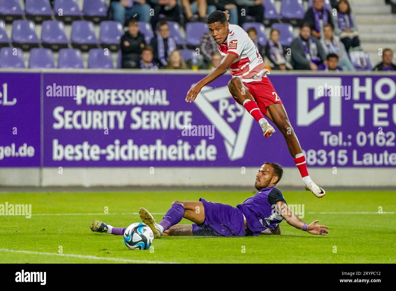 Aue, Deutschland 01. Oktober 2023: 3 . Liga - 2023/2024 - Erzgebirge Aue vs. SSV Jahn Regensburg ...