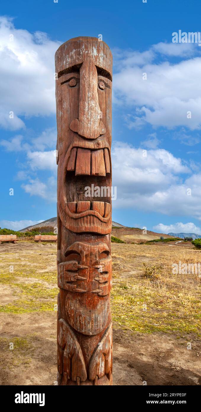 The Wooden Gamuls on Vilyuchinsky pass near Vilyuchik volcano ...