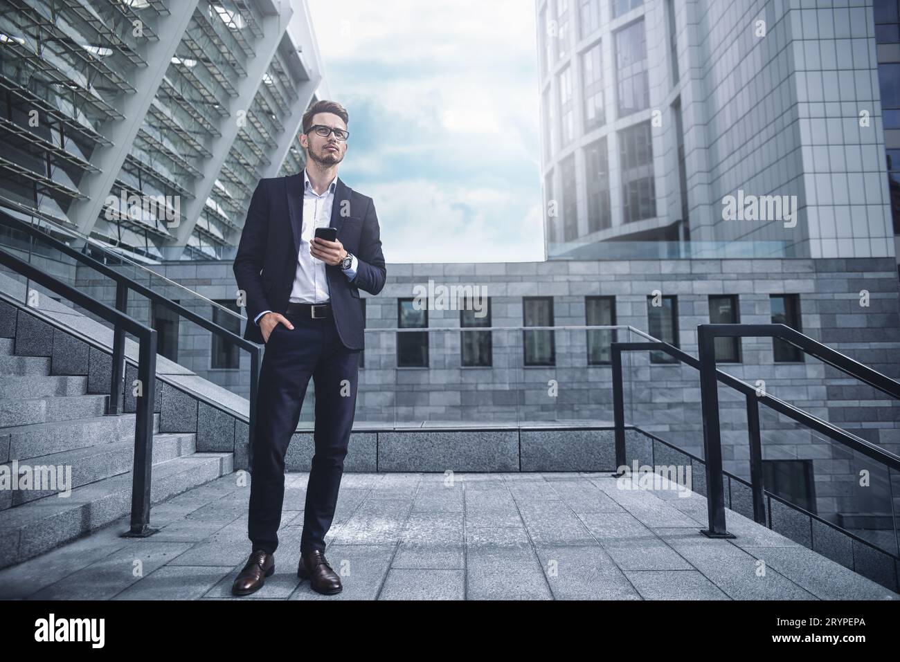 Business walking top building hi-res stock photography and images - Alamy