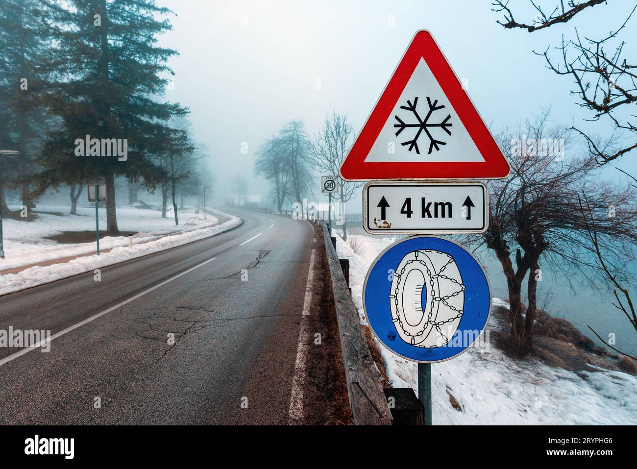 Fog warning sign hi-res stock photography and images - Alamy