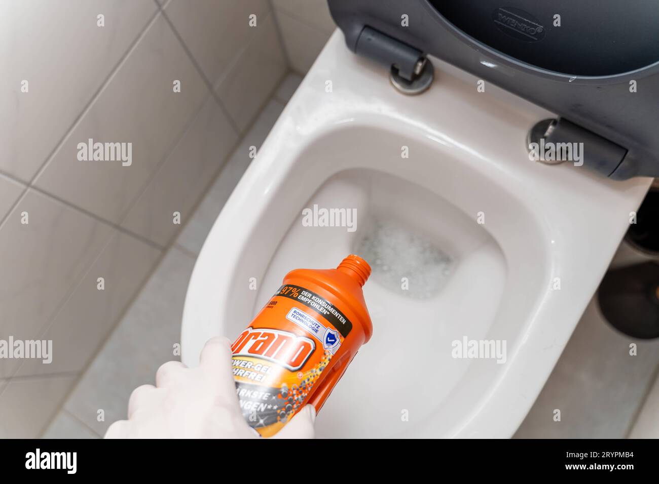 Augsburg, Bavaria, Germany. 29th Sep, 2023. Man pours a bottle of Drano ...