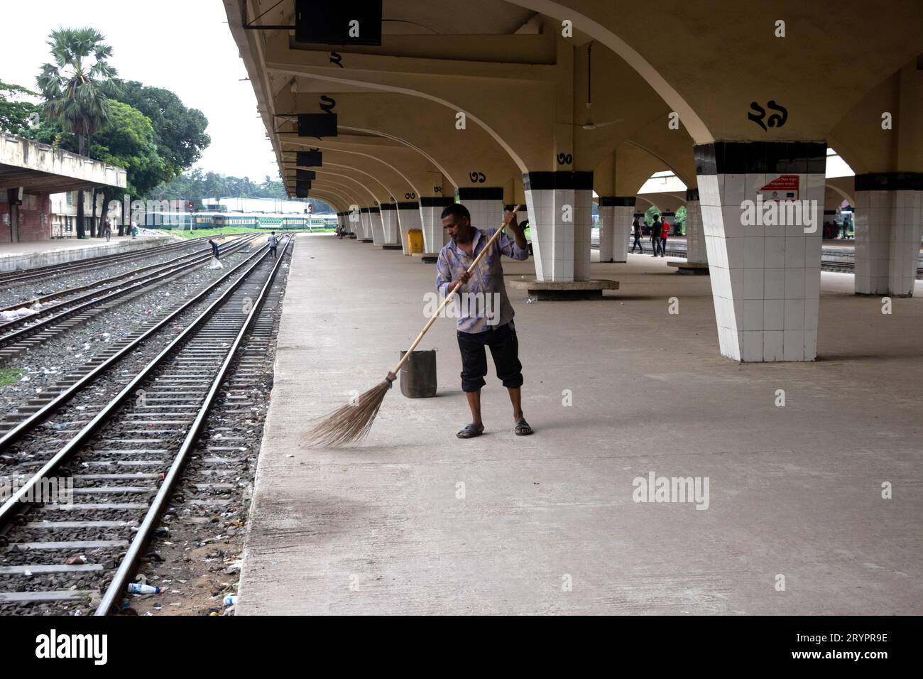 Dhaka, Dhaka, Bangladesh. 2nd Oct, 2023. A cleaner sweeps the floor at Kamalapur Railway Station ...