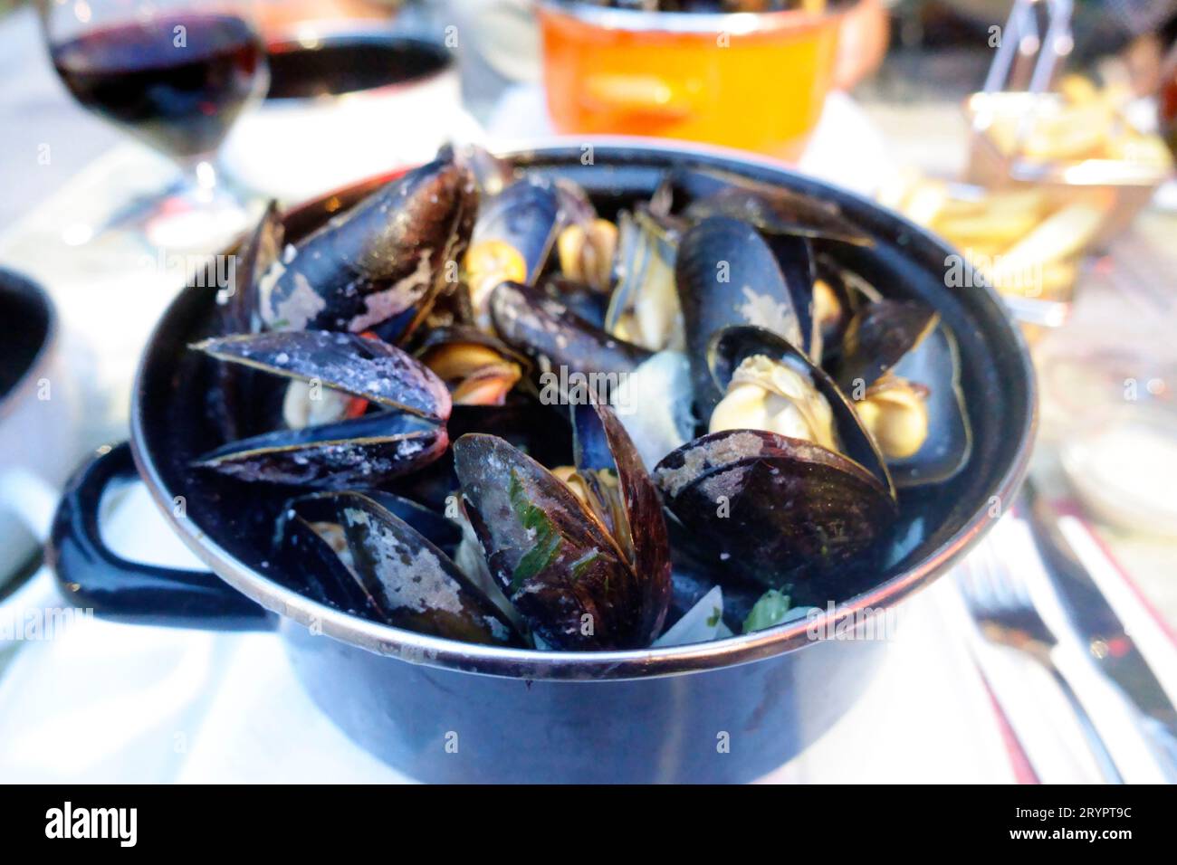 Traditional mussel ddish hi-res stock photography and images - Alamy