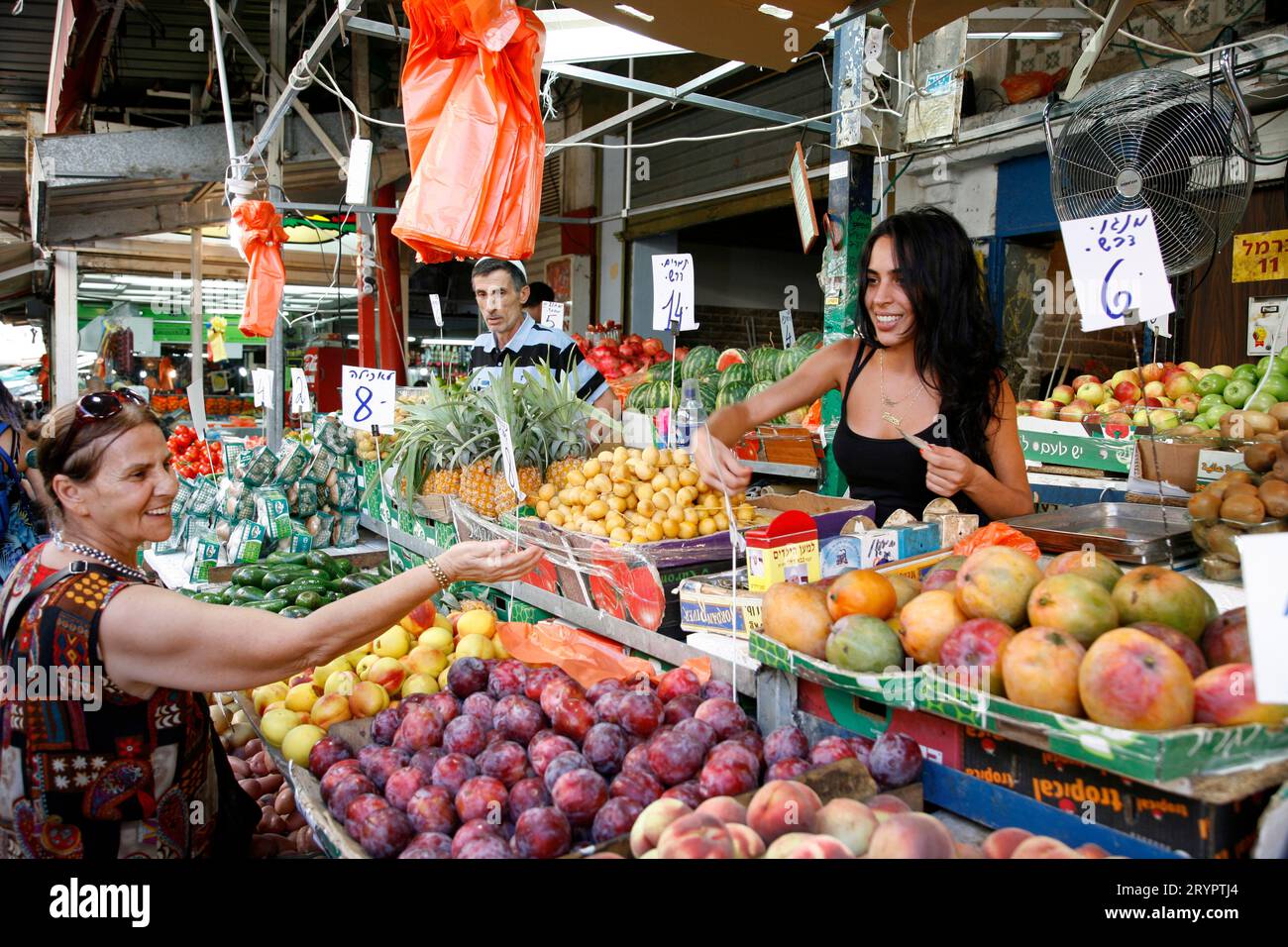 Shuk hacarmel hi-res stock photography and images - Alamy