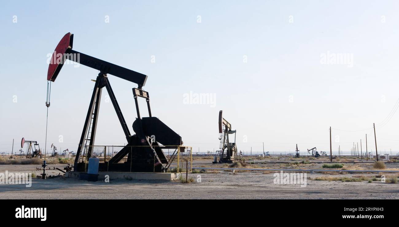 Oil well pumps in Southern California Stock Photo - Alamy