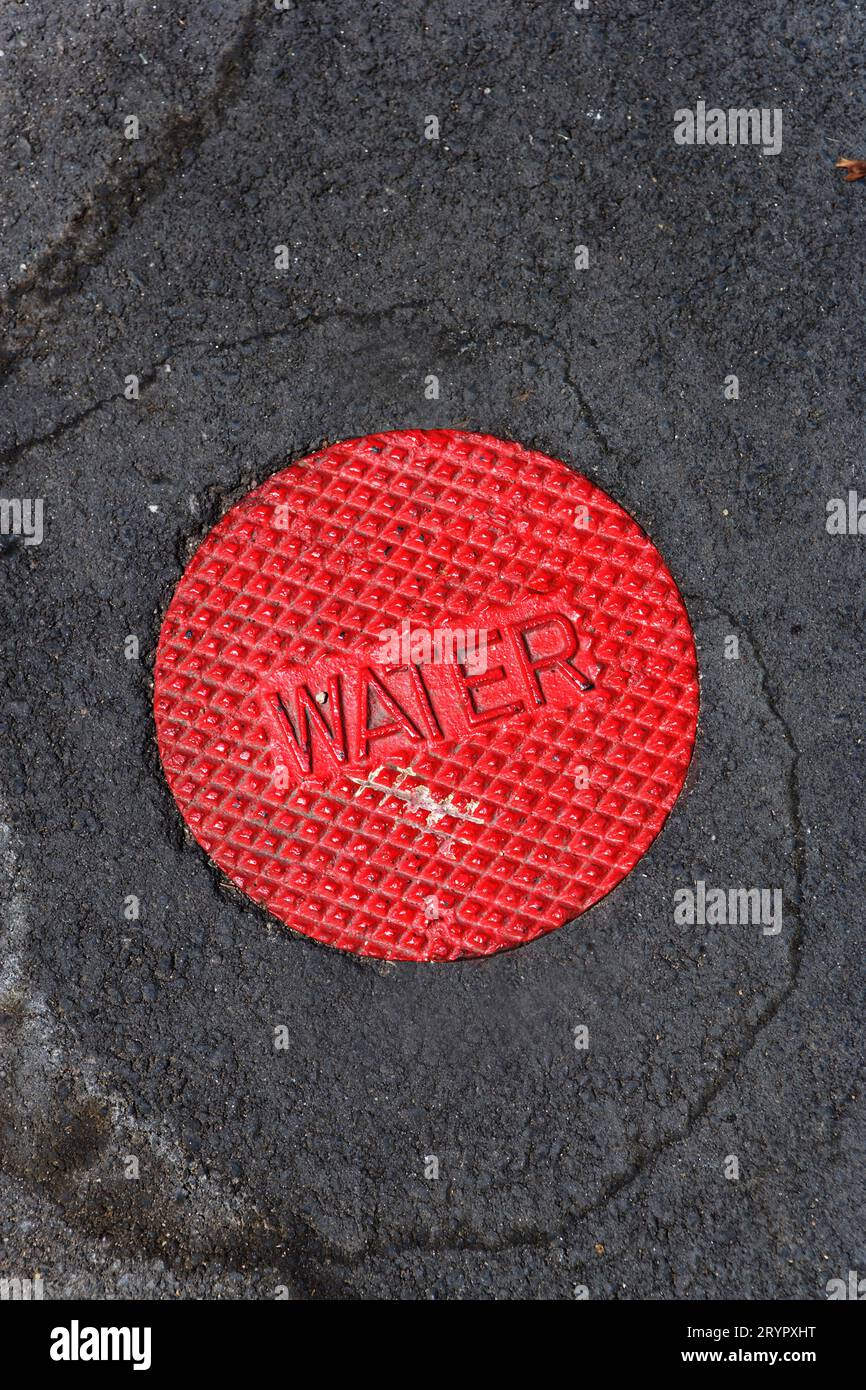 Red manhole cover hi-res stock photography and images - Alamy