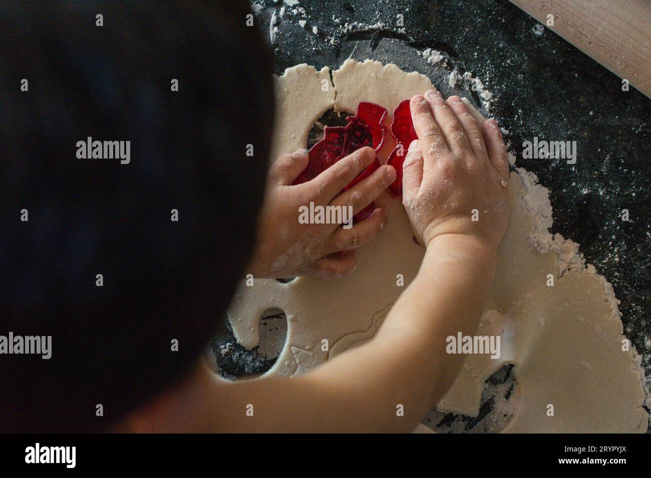 Cutting out christmas cookies hi-res stock photography and images - Alamy