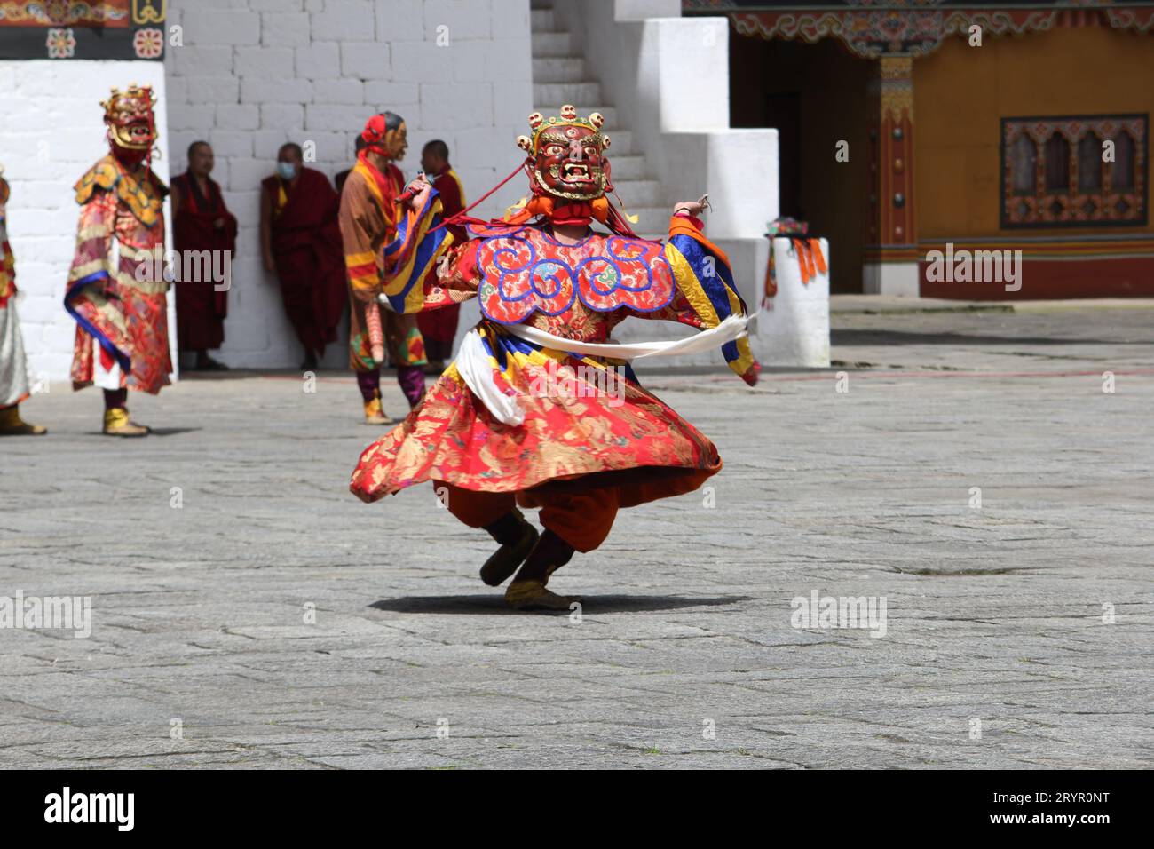 Diverse crowd cheer hi-res stock photography and images - Alamy