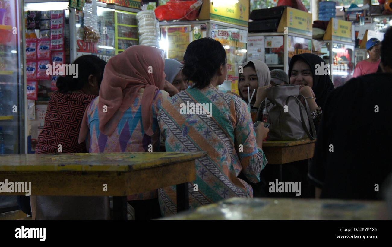 Jakarta, Jakarta, Indonesia. 2nd Oct, 2023. Many people use batik as a ...