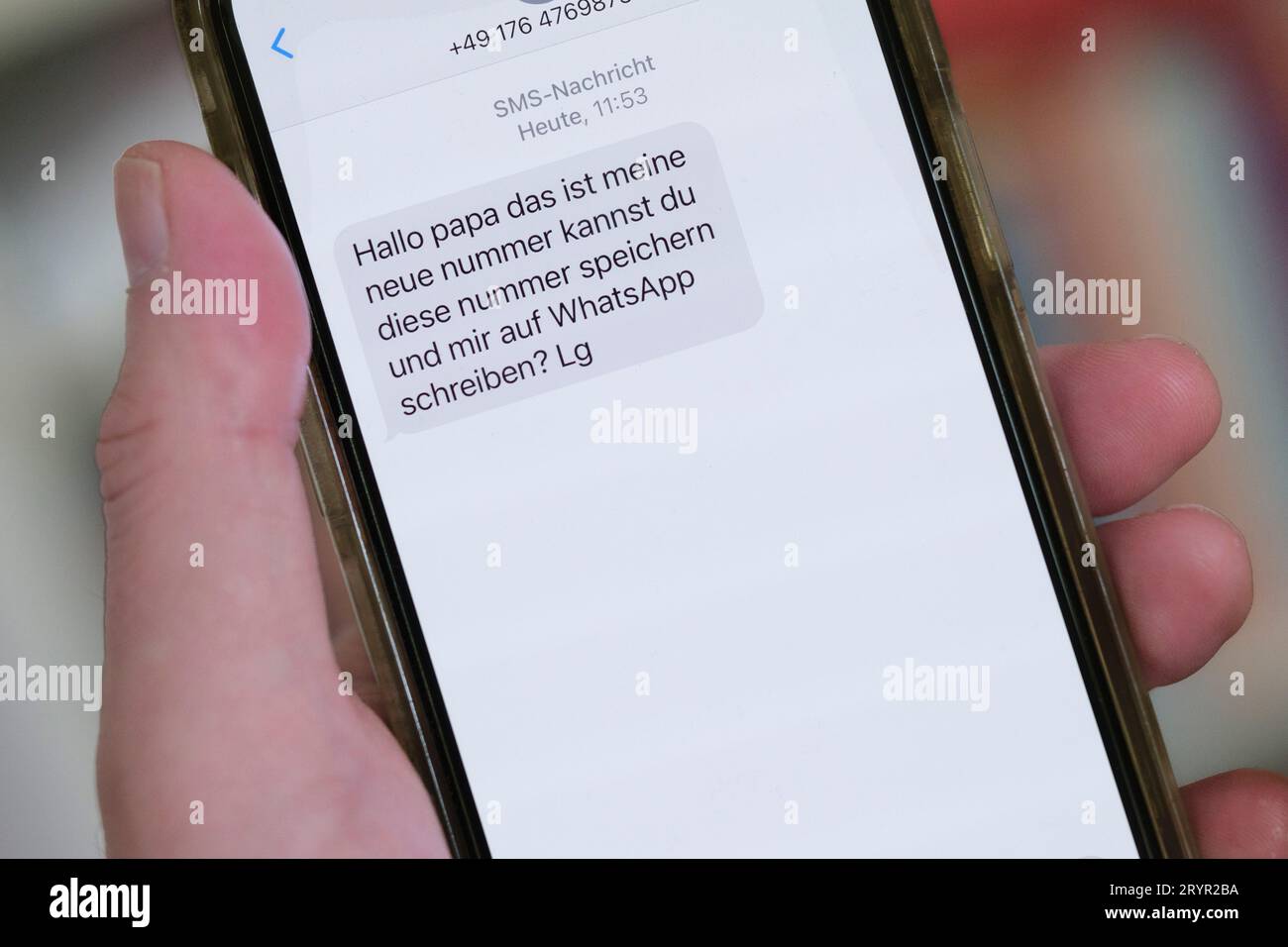 Hand holds a mobile phone with a WhatsApp Stock Photo - Alamy