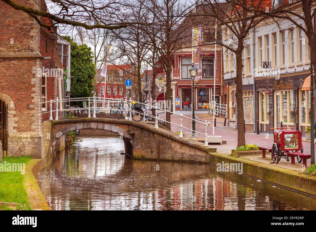 View of houses in delft hi-res stock photography and images - Alamy