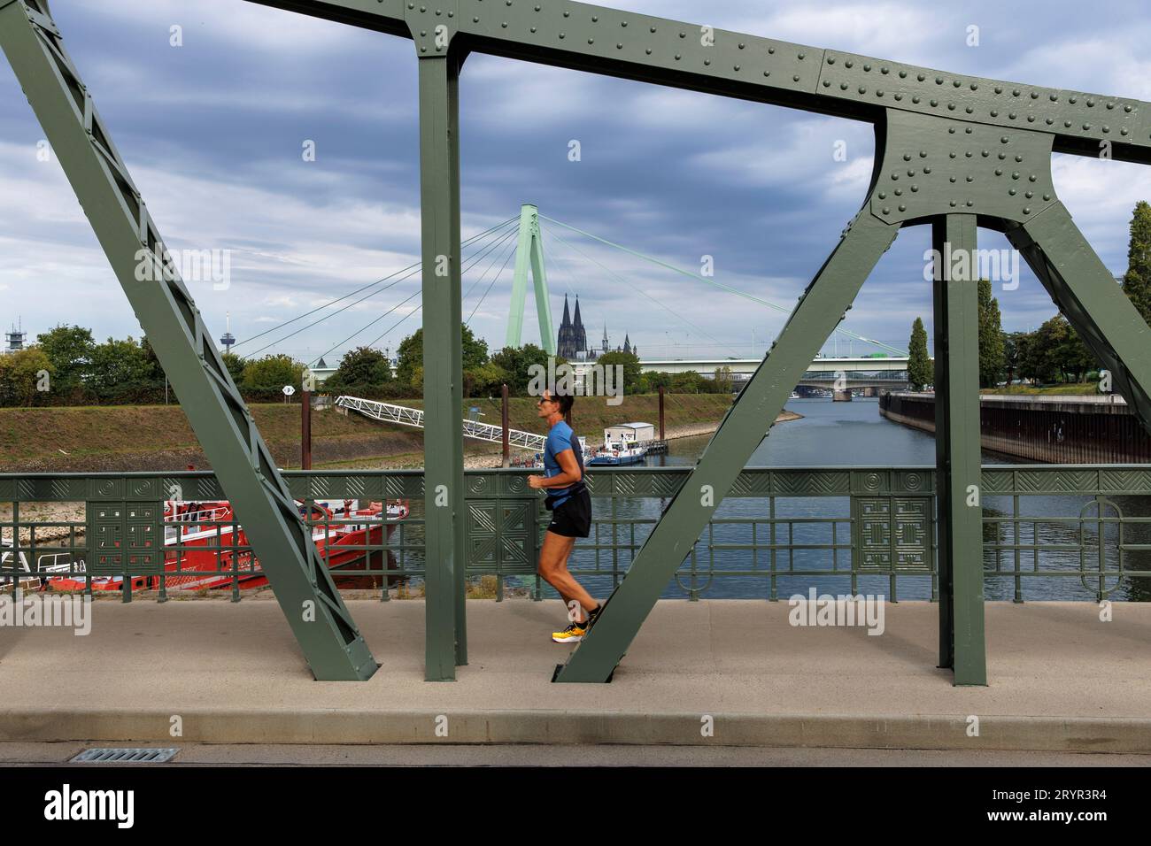 Pivot bridge hi-res stock photography and images - Alamy