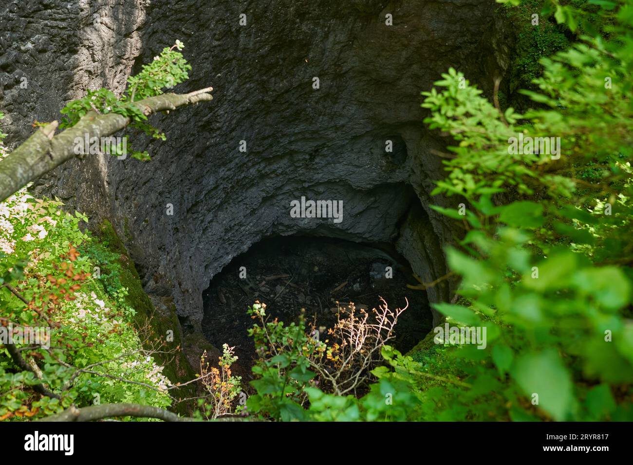 Vertical cave shaft hi-res stock photography and images - Alamy