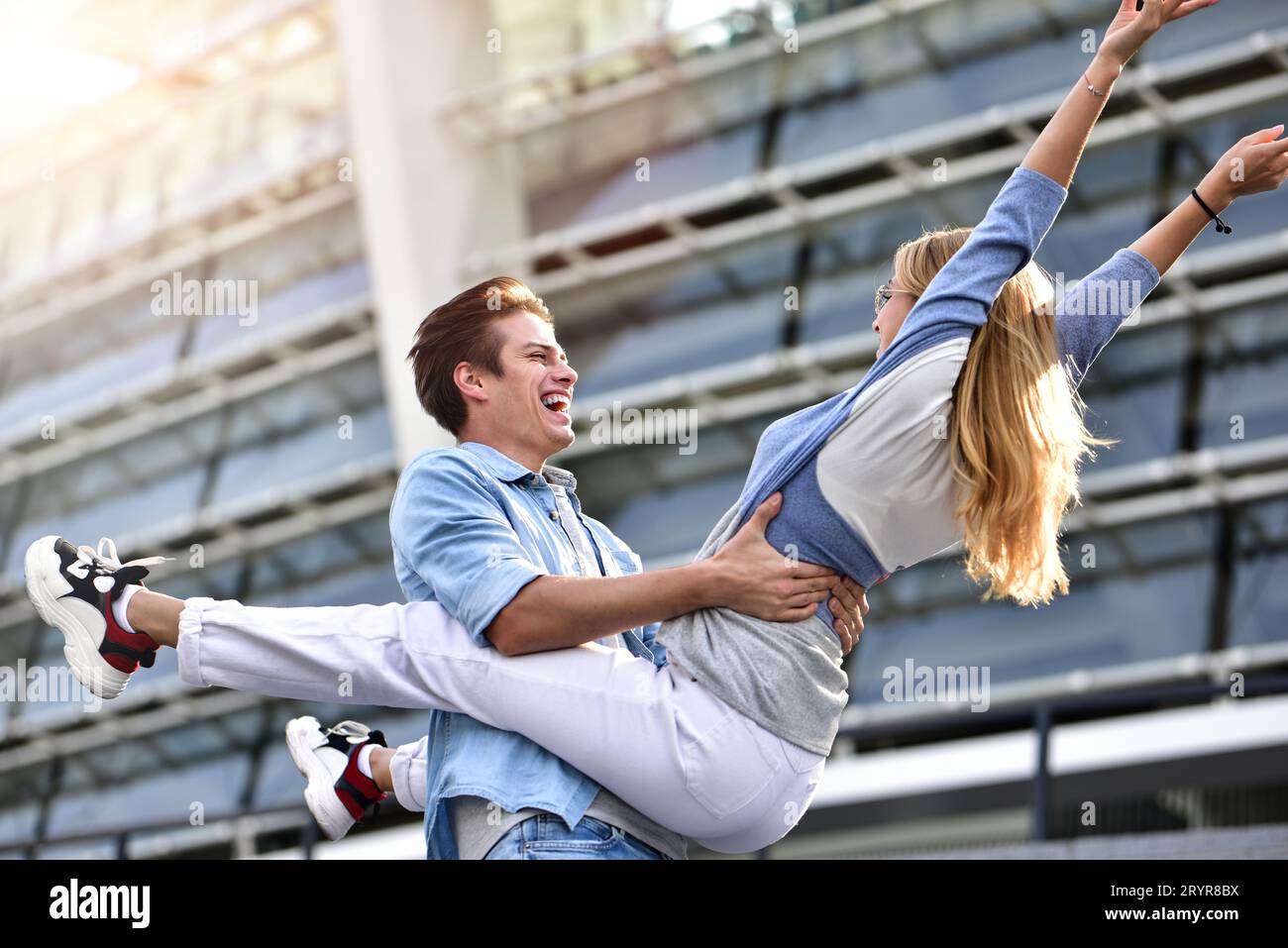 Couple sun laughing hugging hi-res stock photography and images - Alamy