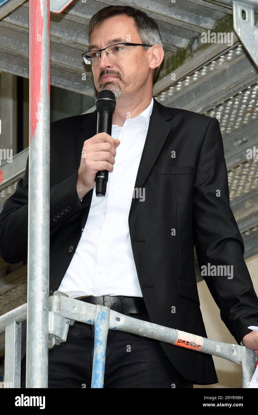 Das Richtfest für den Neubau der Stadtwerke Saarbrücken Netz am Freitag ...