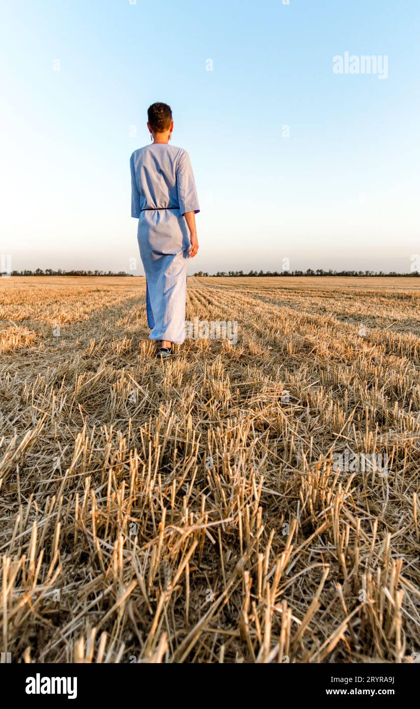 Woman walks through field hi-res stock photography and images - Alamy