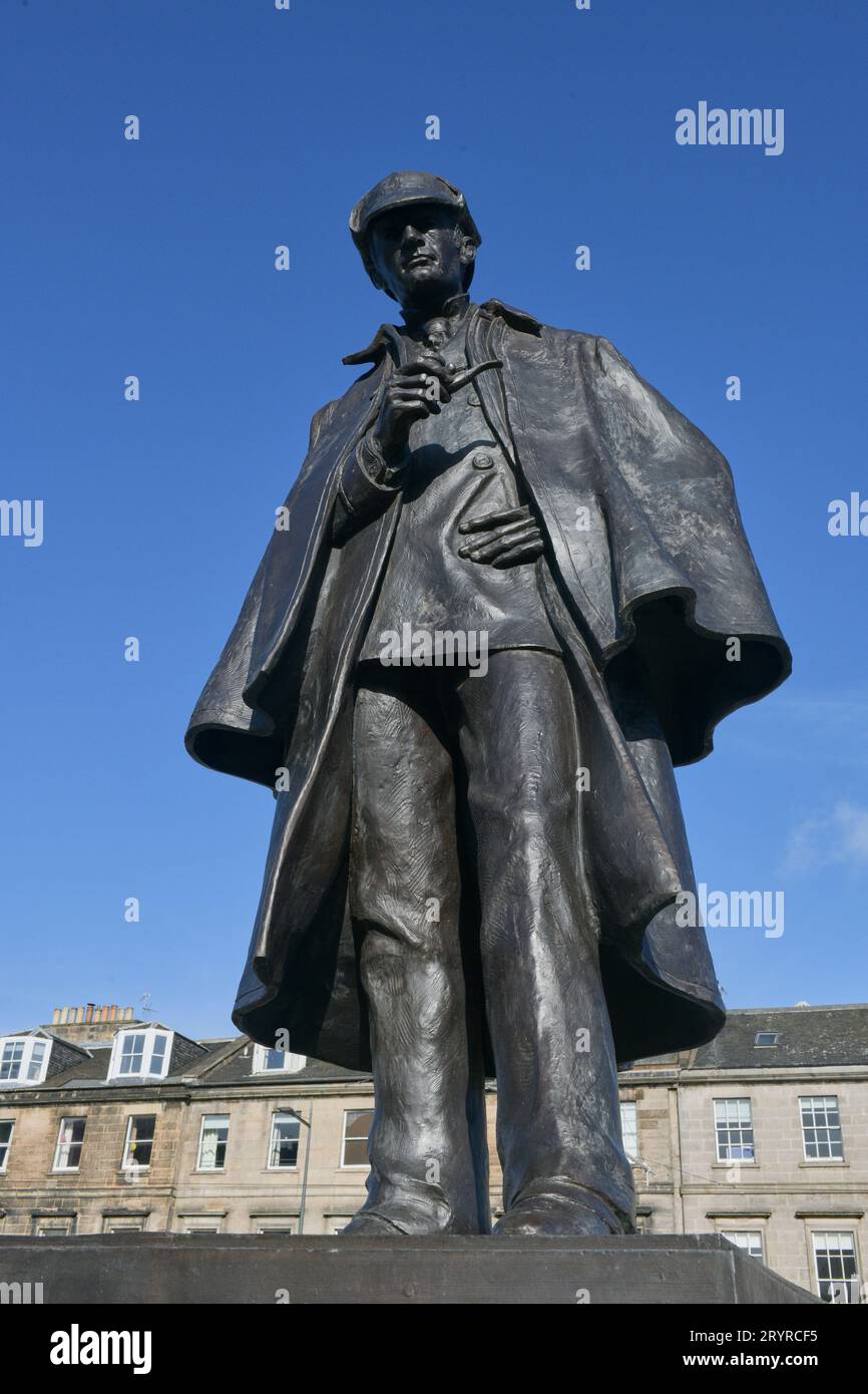 Edinburgh Scotland, UK 02 October 2023. The Sherlock Holmes statue at ...