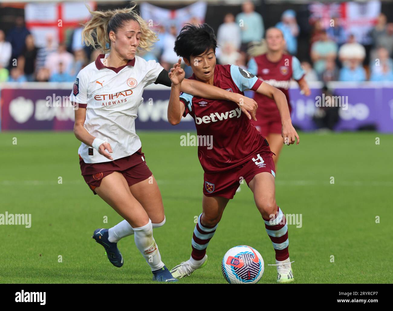 Riko Ueki of West Ham United WFC tussle with Laia Aleixandri of ...