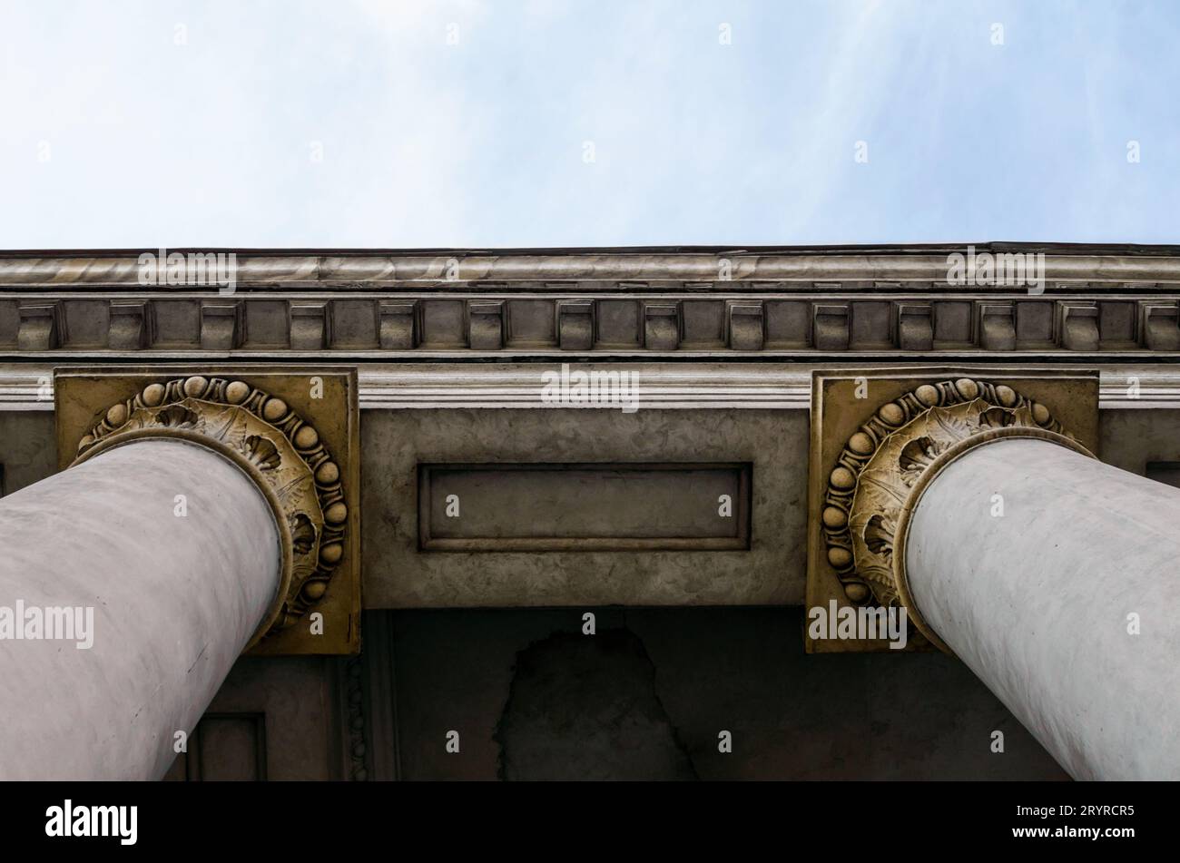 Antique columns hi-res stock photography and images - Alamy