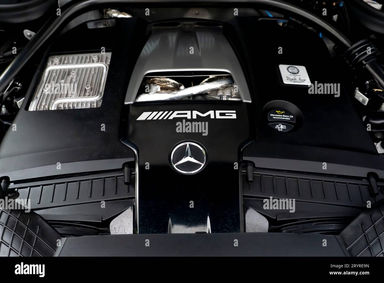 Mercedes Benz G63 AMG V8 Turbo engine view, full engine bay, amg and ...