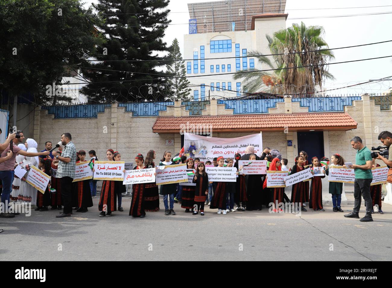 Middle East News/Gaza/Palestinian Territories Palestinian children take ...