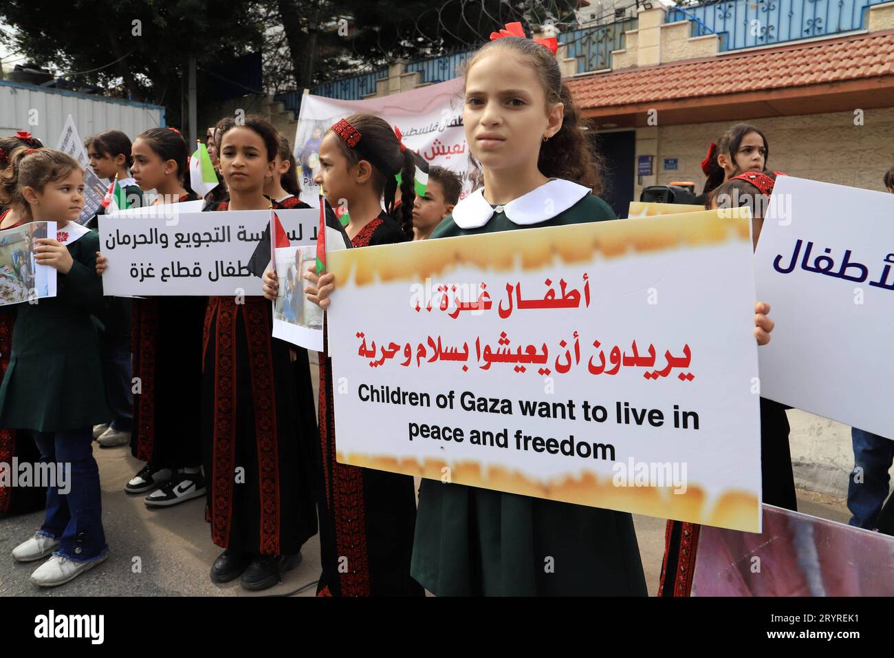 Middle East News/Gaza/Palestinian Territories Palestinian children take ...