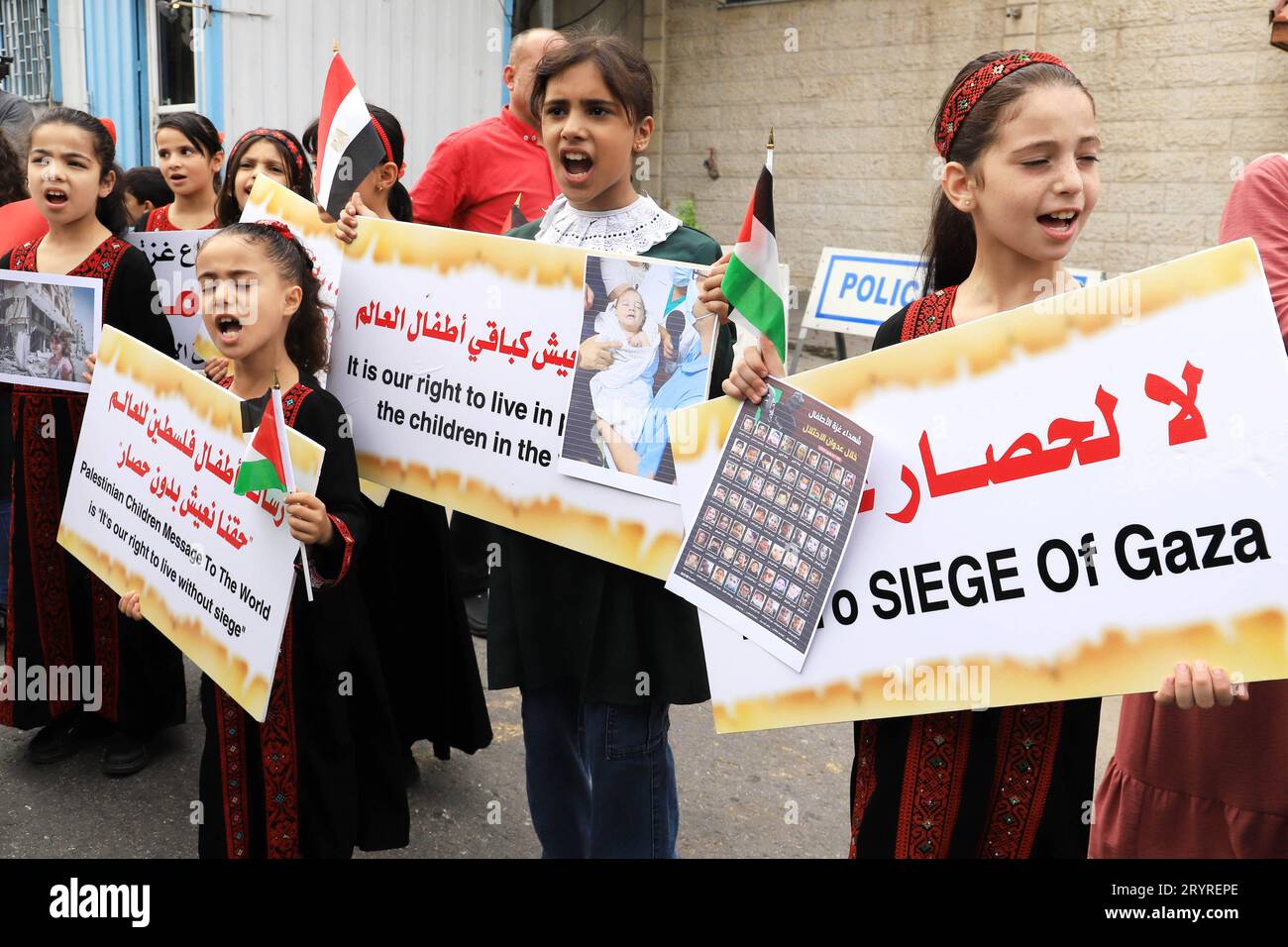 Middle East News/Gaza/Palestinian Territories Palestinian children take ...