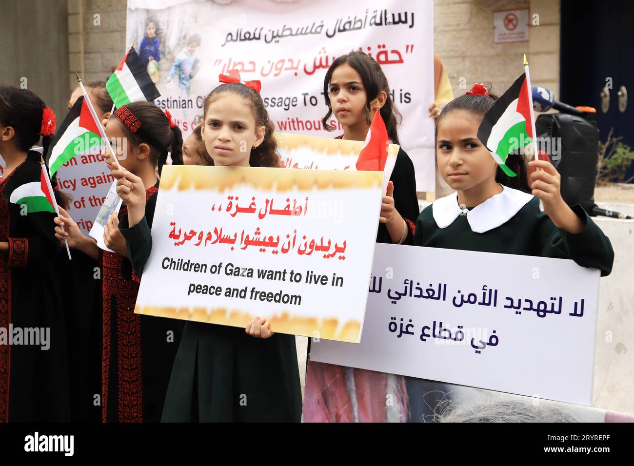 Middle East News/Gaza/Palestinian Territories Palestinian children take ...