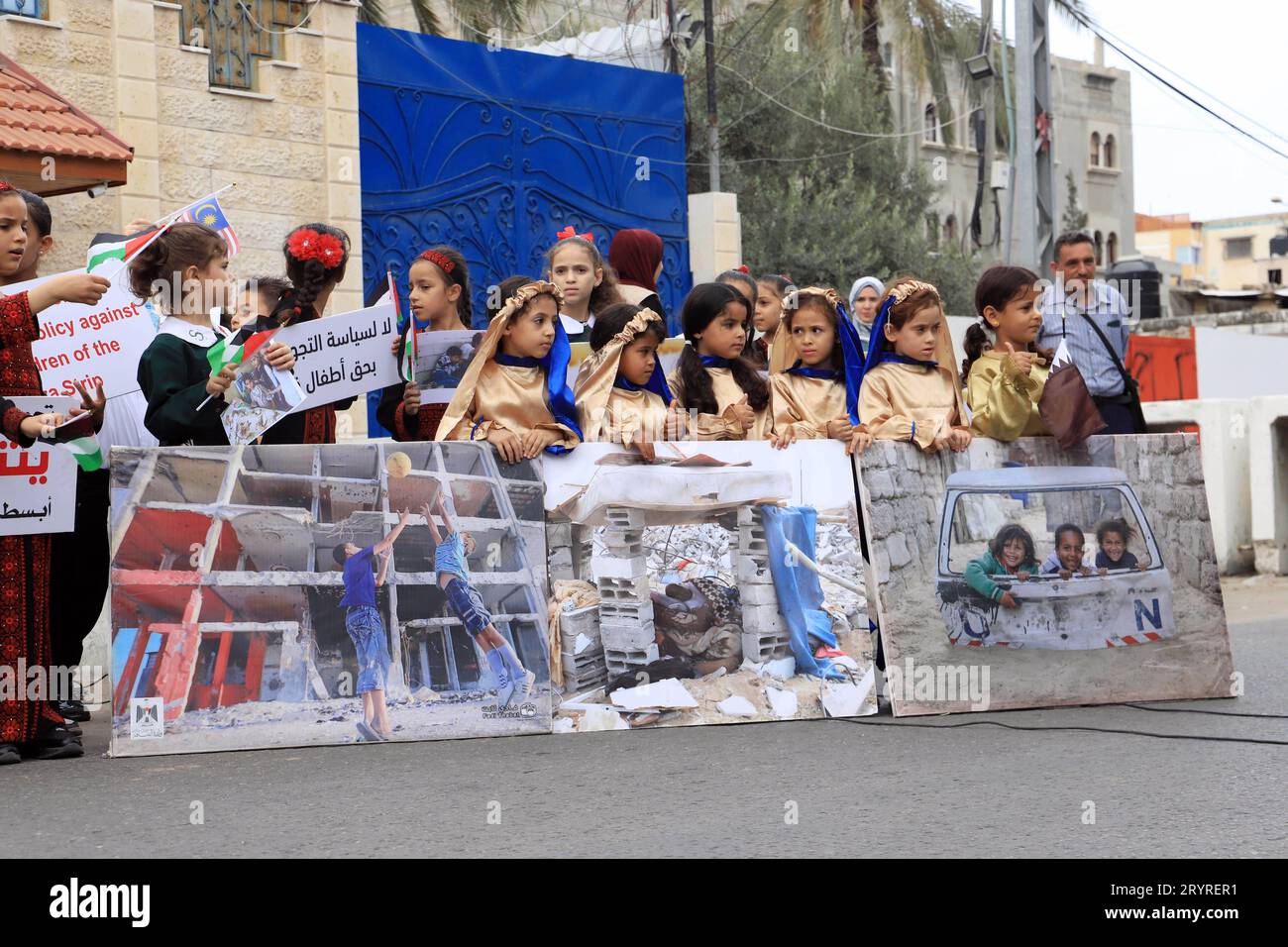 Middle East News/Gaza/Palestinian Territories Palestinian children take ...