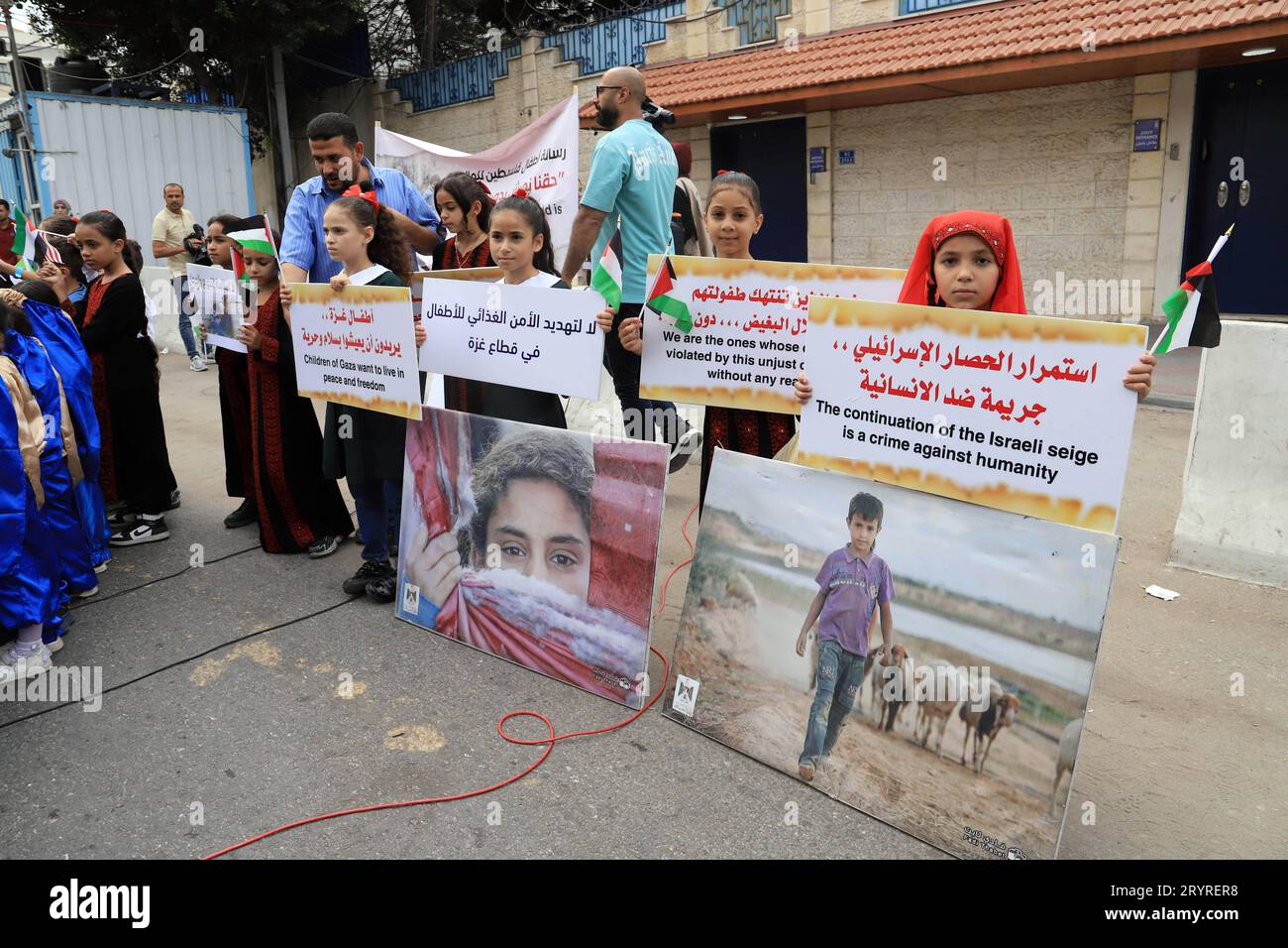 Middle East News/Gaza/Palestinian Territories Palestinian children take ...