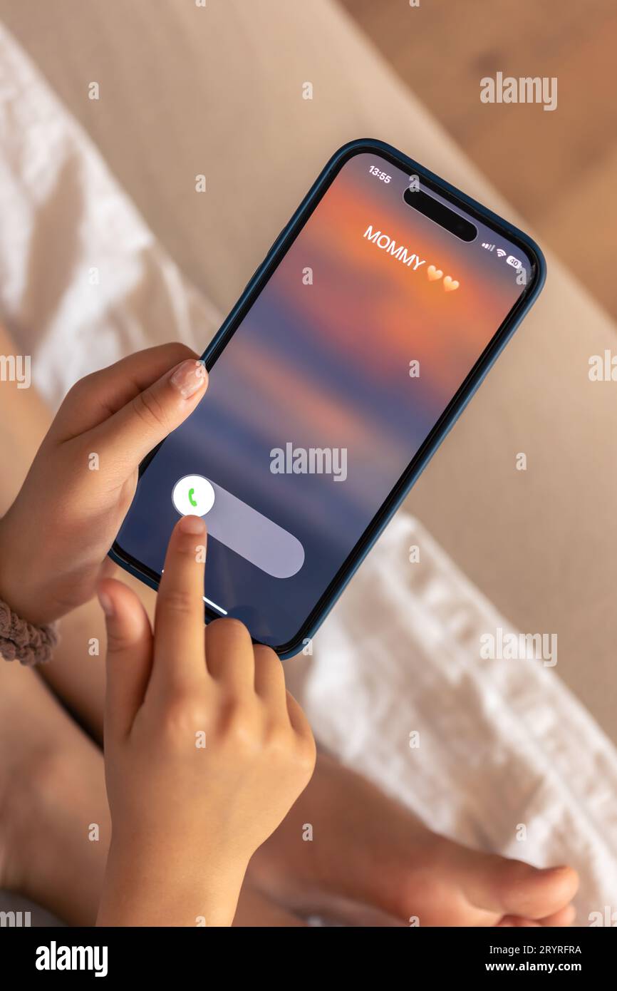 Incoming call and mom hi-res stock photography and images - Alamy