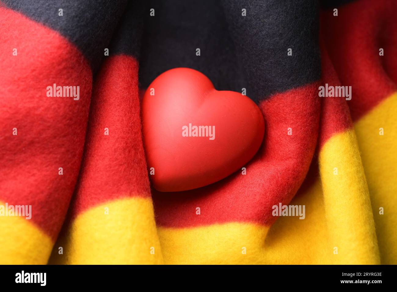 Deutsche Fahne mit Herz *** German flag with heart Credit: Imago/Alamy ...