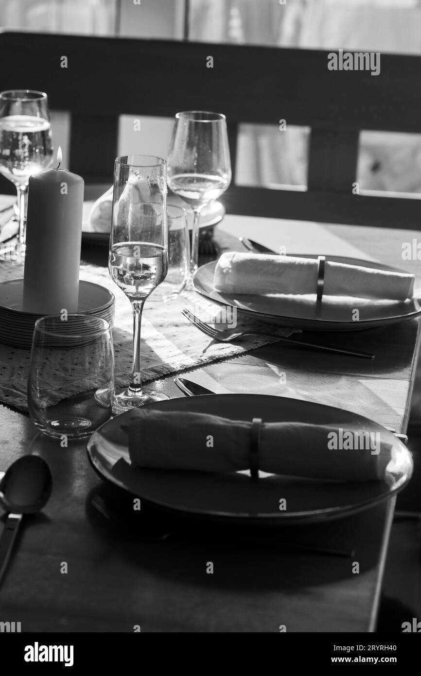 Plates glasses Black and White Stock Photos & Images - Alamy