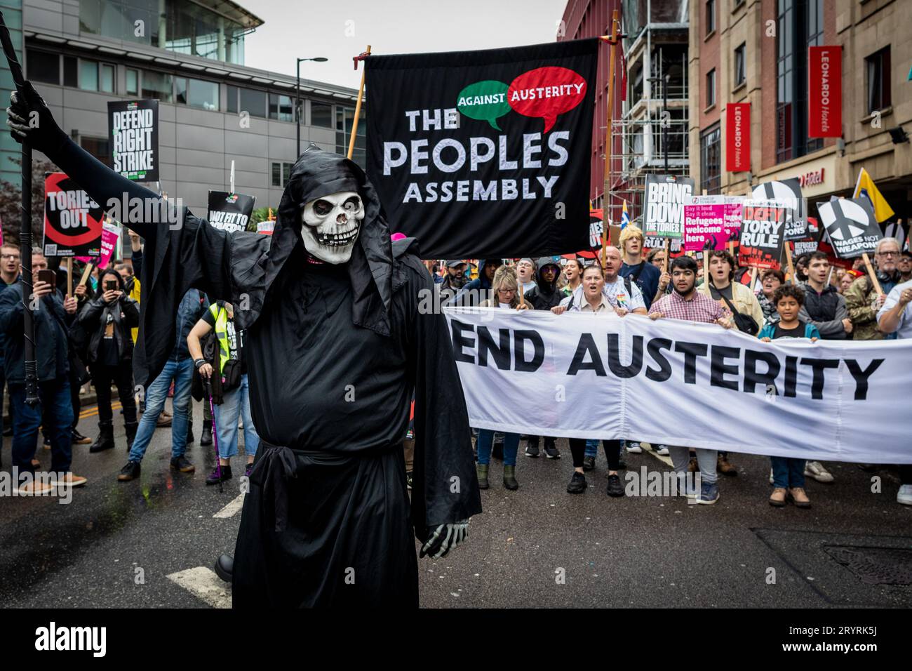 Skeleton march hi-res stock photography and images - Alamy