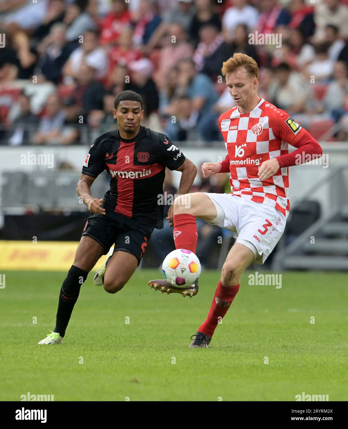 Sepp van den Berg fotografiert beim Fußball Bundesliga Spiel Mainz 05 ...