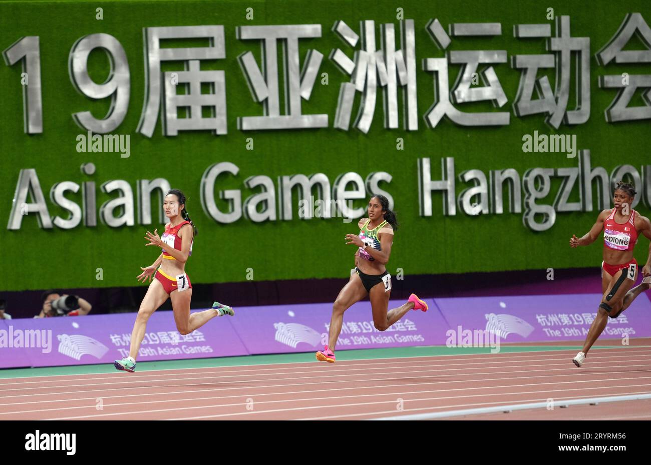 Hangzhou, China's Zhejiang Province. 2nd Oct, 2023. Li Yuting(L) of ...