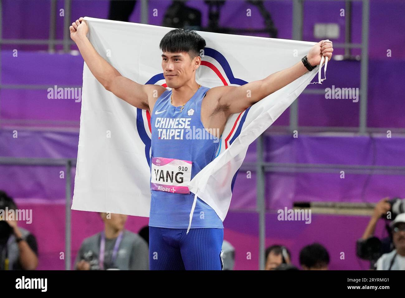 Taiwan's Yang Chun-Han celebrates after finishing third to win the ...