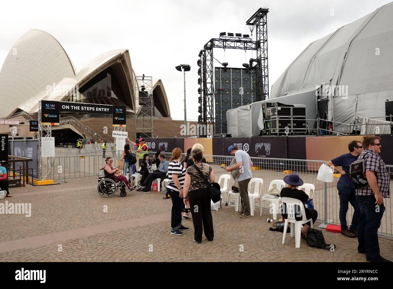 Outdoor stage at the sydney opera house hi-res stock photography and ...