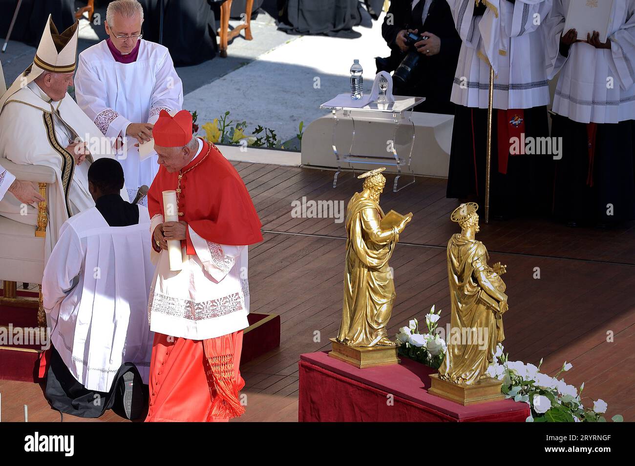 Cardinal diego rafael padron sanchez hi-res stock photography and ...