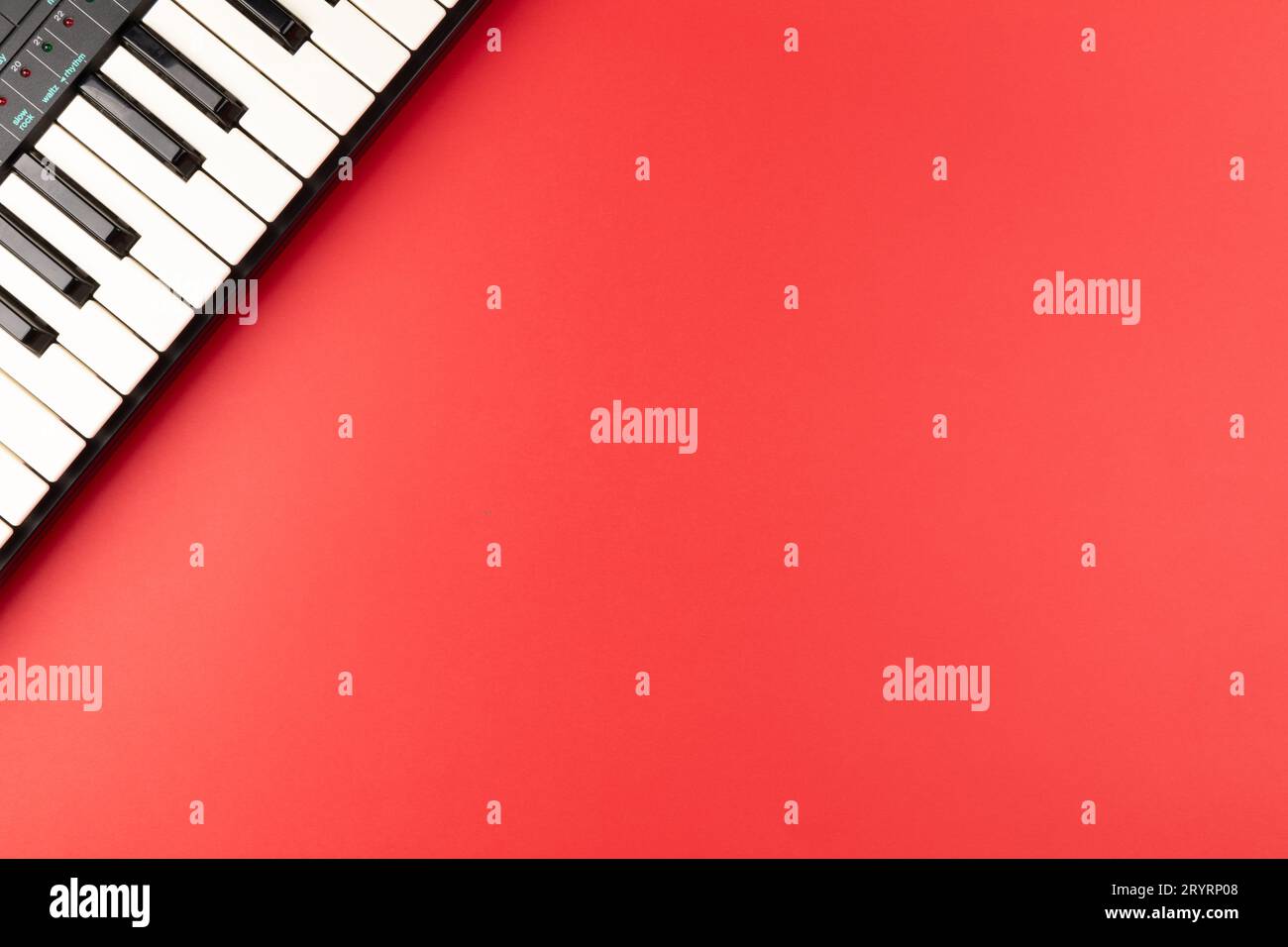 Electronic keyboard synthesizer top hi-res stock photography and images ...