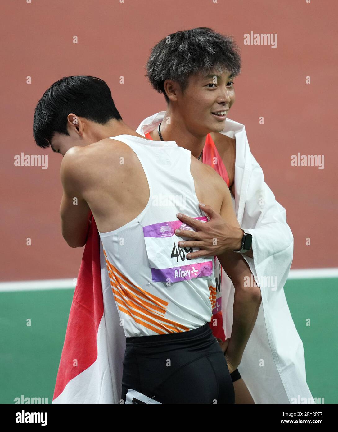 Hangzhou, China's Zhejiang Province. 2nd Oct, 2023. Ueyama Koki(R) of Japan hugs Ko Seunghwan of ...