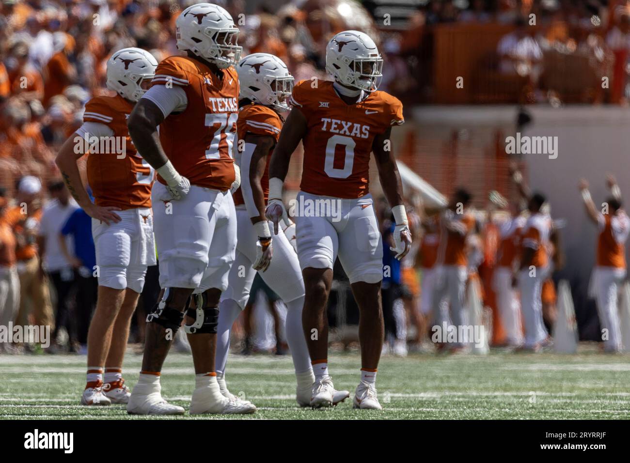 AUSTIN, TX - SEPTEMBER 30: Texas Longhorns tight end Ja'Tavion Sanders ...